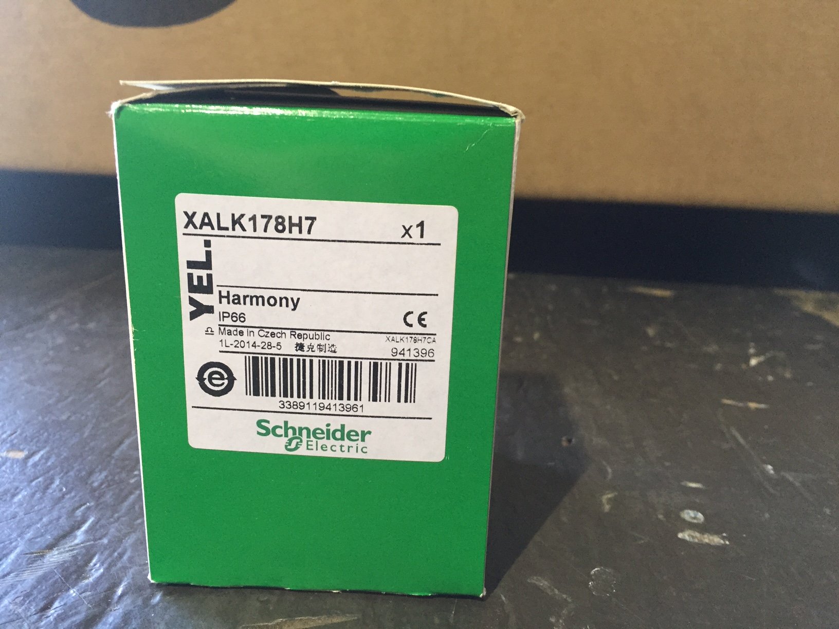 Schneider Electric XALK178H7 Push Button Enclosure 600Vac 10A Xalb Sp, Black