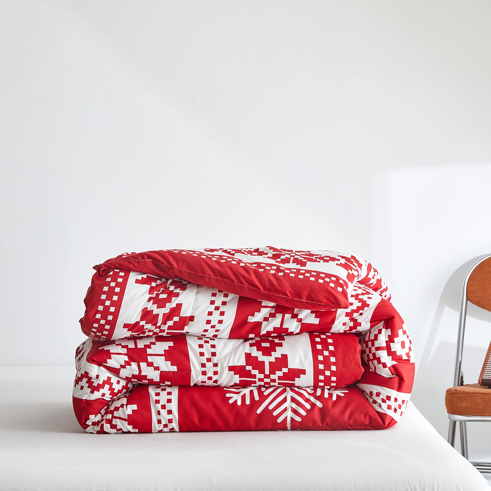 UOZZI BEDDING Christmas Red Comforter Set Queen Size with Red White Snowflake Holiday Style Reversible Down Alternative 800 TC Duvet for New Year Gift Choice with 2 Pillow Shams
