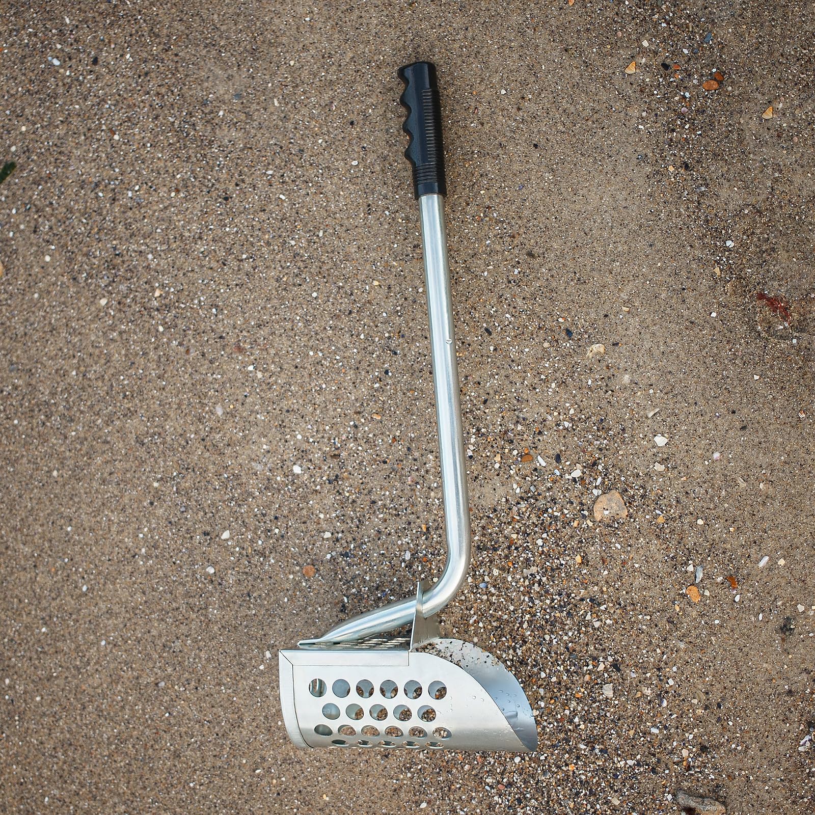 SWEETLO Sand Sifter Scoops for Metal Detecting Long Handle Scooper - Metal Detecting Detector Accessories Sand Scoop for Beach Sifter Digging Pick Basket Scooper Shovel Supplies with Long Handle