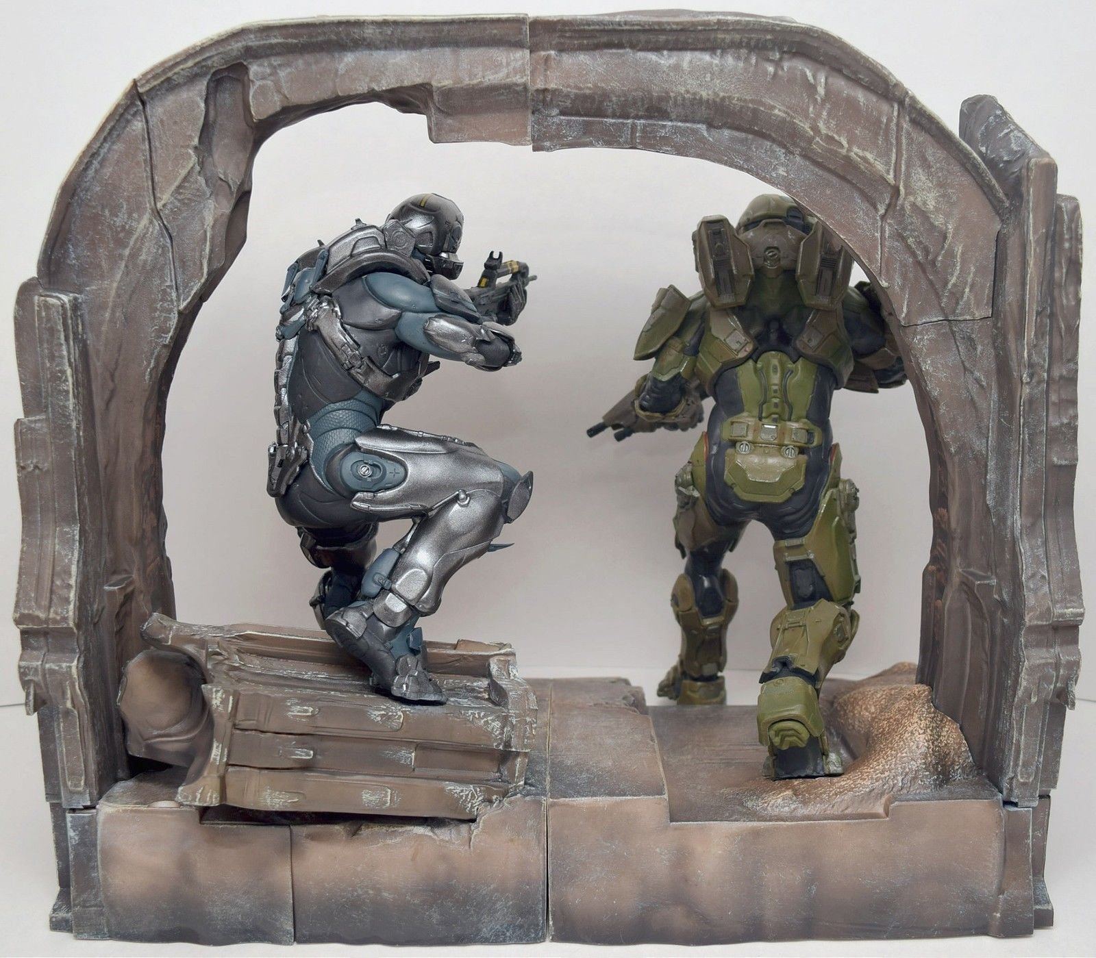 Xbox One Halo 5 Guardians Collector's Master Chief Spartan Locke Statues Figures Display ONLY, GAME NOT INCLUDED