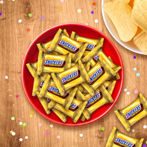 SNICKERS Crunchy Peanut Butter Squared Fun Size Milk Chocolate Candy Bars, 11.5 oz Bag
