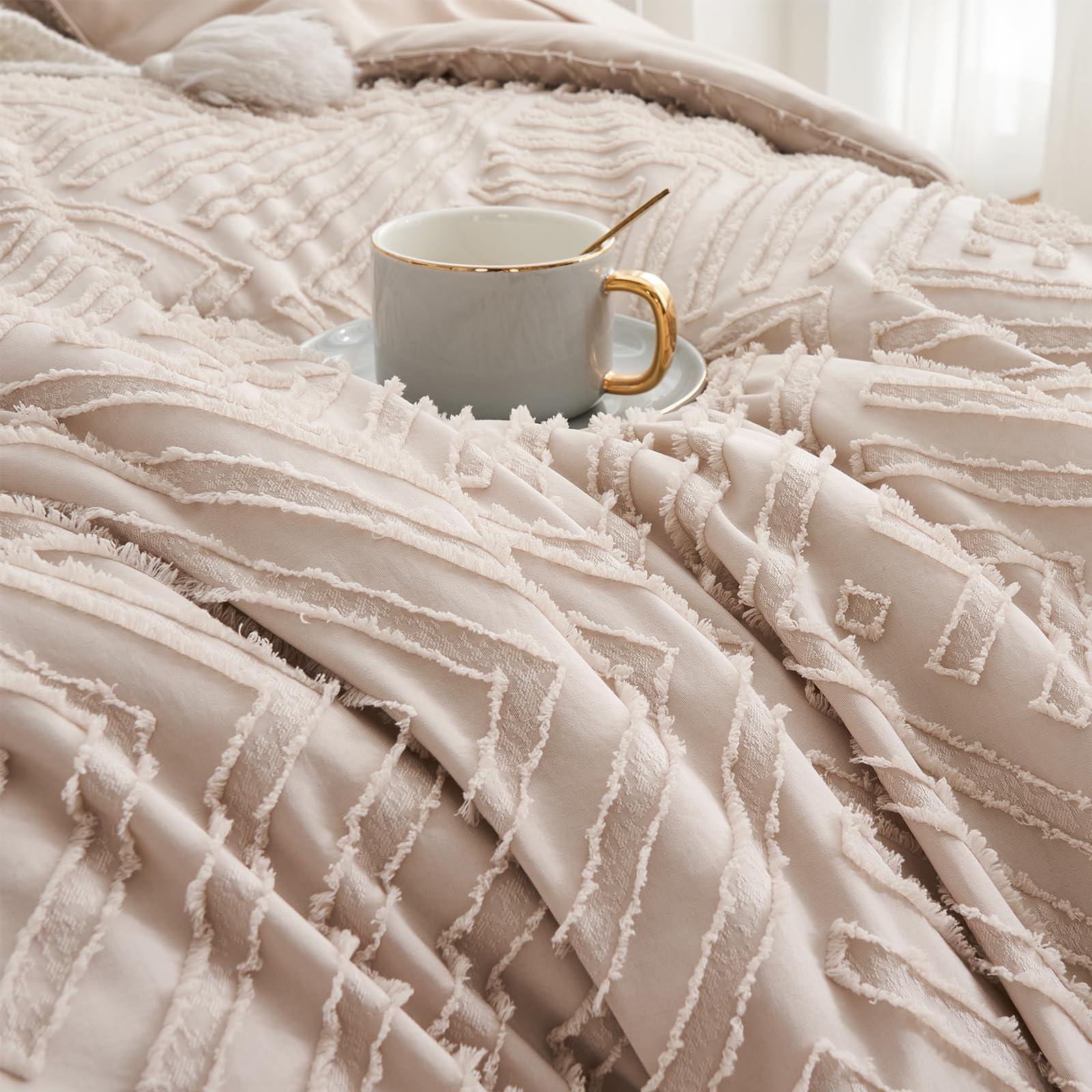 WURUIBO White Queen Comforter Set 7 Piece Bed in a Bag,Tufted Shabby Chic Boho Bedding Comforter Sets,Soft Microfiber Textured Complete Bedding Set for All Season (White,Queen)