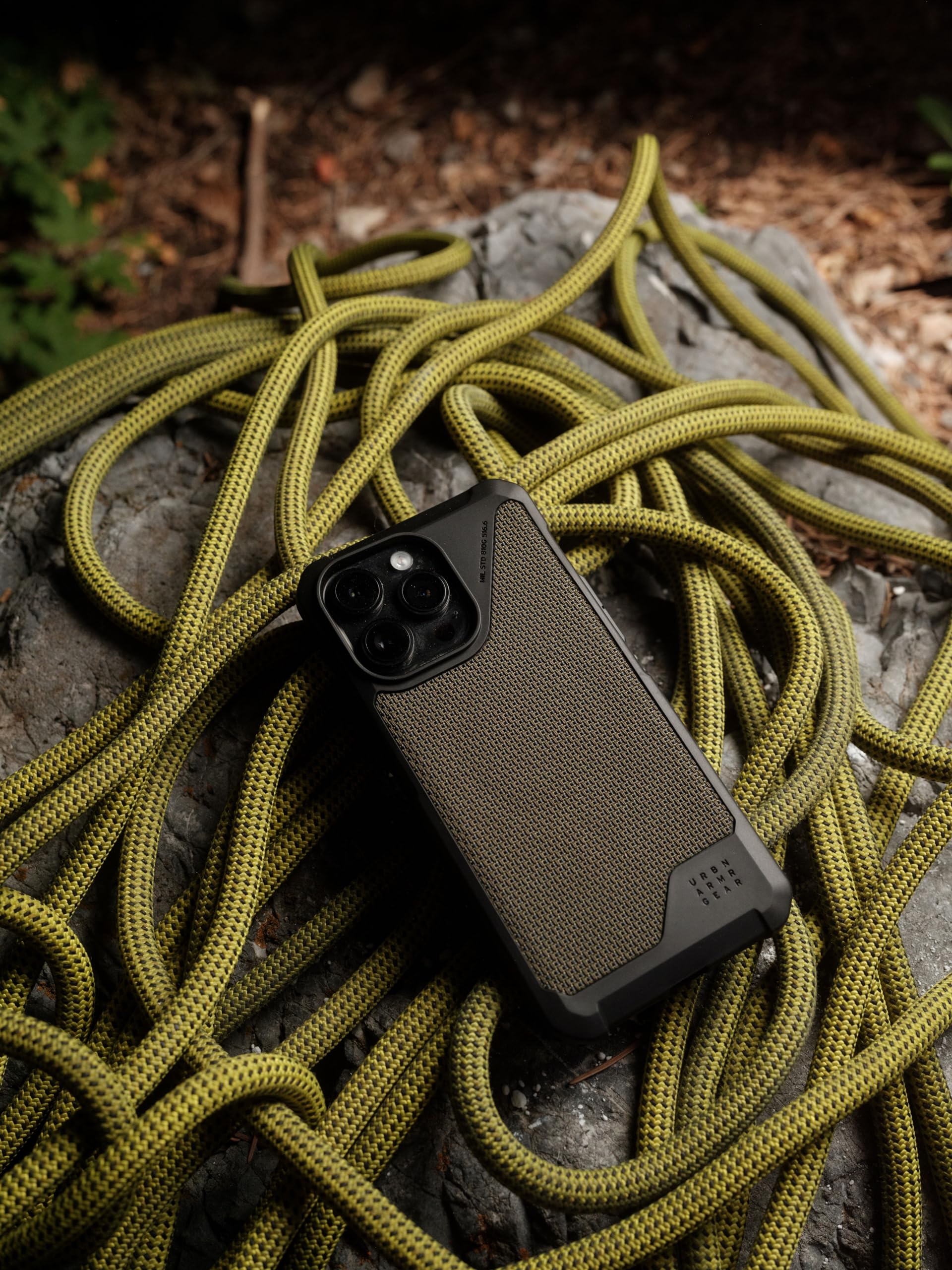 URBAN ARMOR GEAR UAG Case [Updated Ver.] Compatible with iPhone 15 Pro Max Case 6.7" Metropolis LT Kevlar Olive Built-in Magnet Compatible with MagSafe Charging Rugged Military Grade Protective Cover