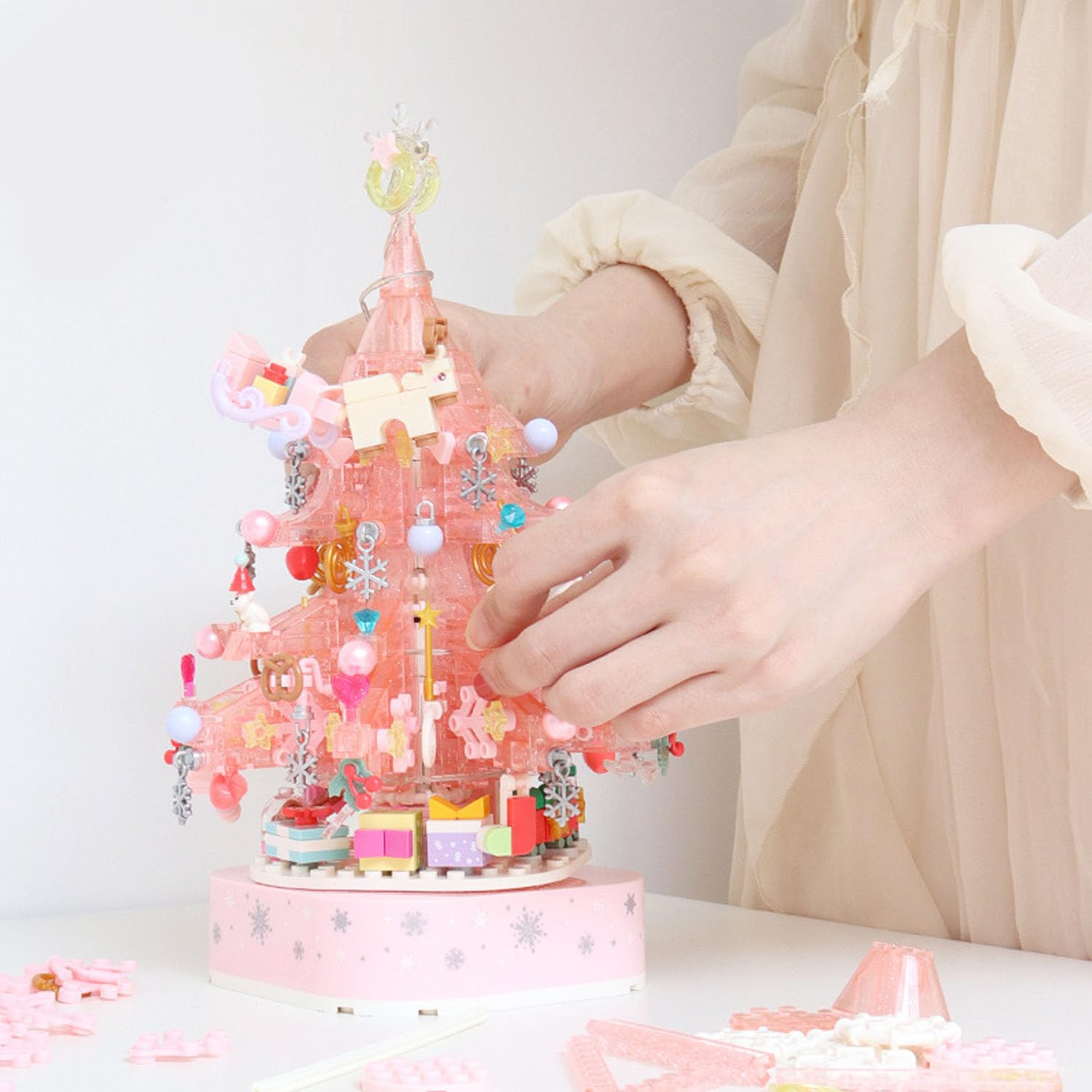 YILETKC Pink Crystal Christmas Tree Building Block Set, 675 PCS Christmas Music Box Bricks Model Kit, Construction Toy for Adults Girls
