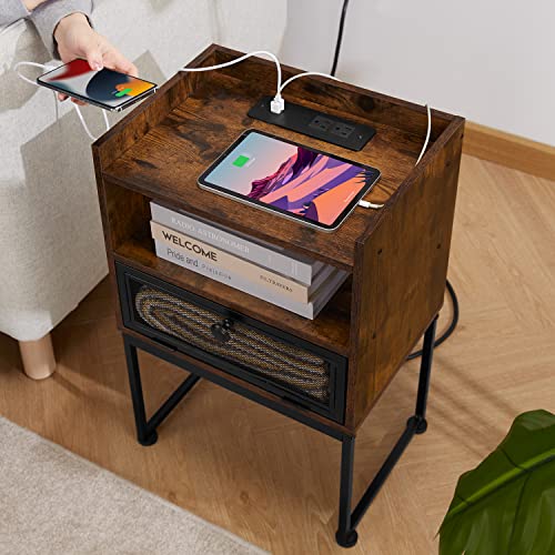 ZEXVIDA Nightstand with Charging Station for Small Space, Record Player Stand, Small End Table Sofa Side Table for Small Place Living Room Bedroom Apartment Reception, Rustic Brown
