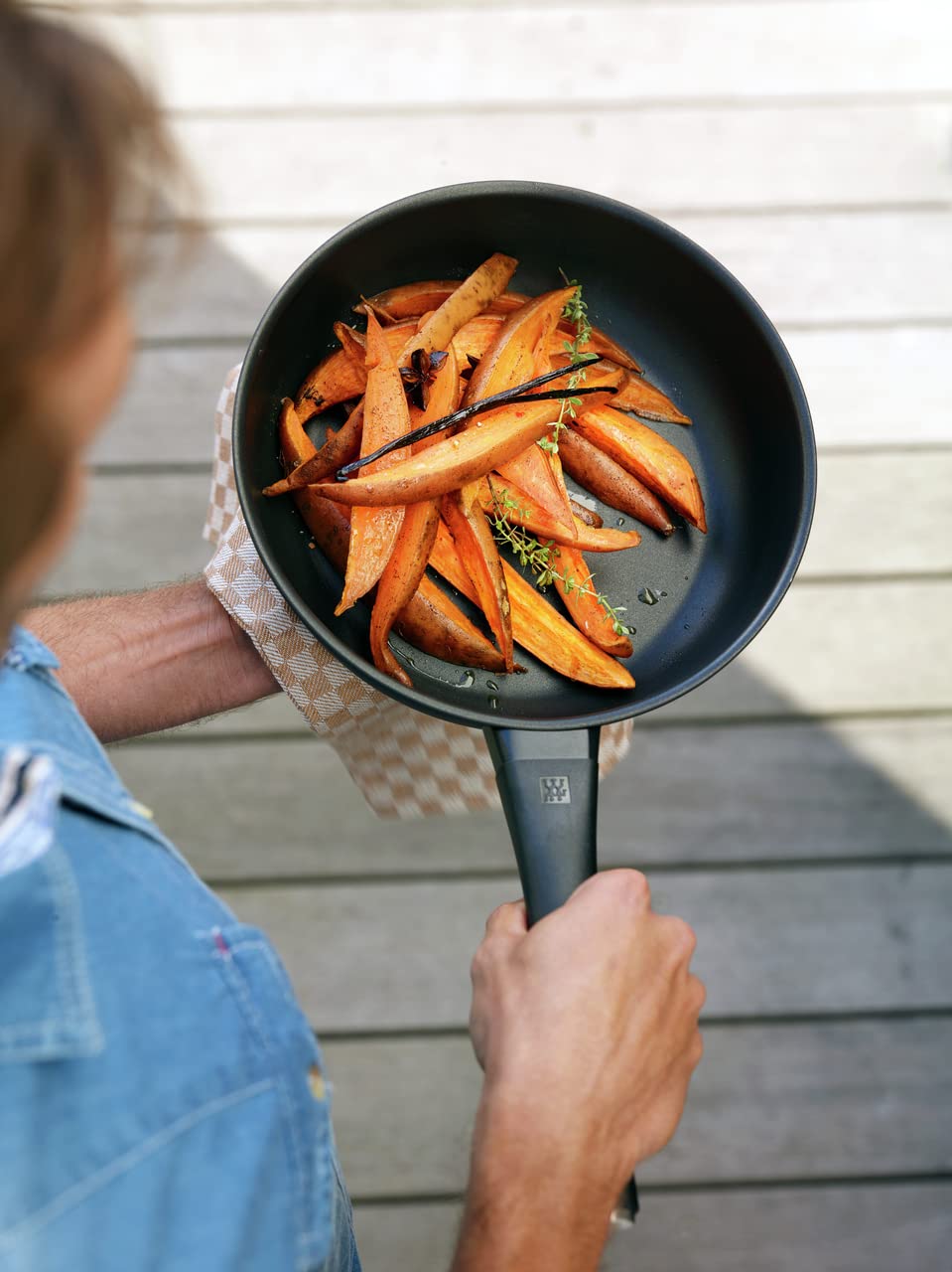 Zwilling JA Henckels Madura Aluminum Fry Pan, 10", Black
