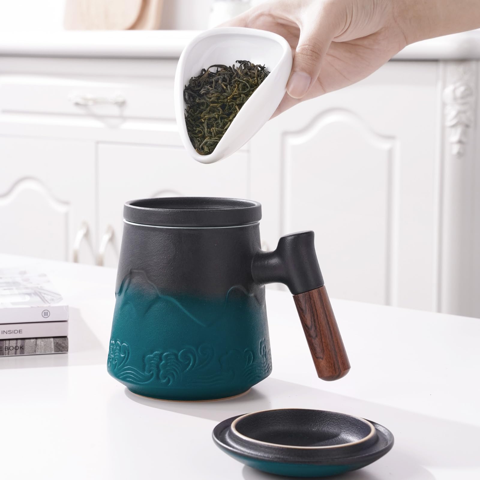 ZENS Tea Cup with Infuser and Lid, Wood Handle Loose Leaf Tea Steeper Mug, 15.2 Ounces Gradient Embossed Ceramic Tea Strainer Mug for Gifts, Black&Green