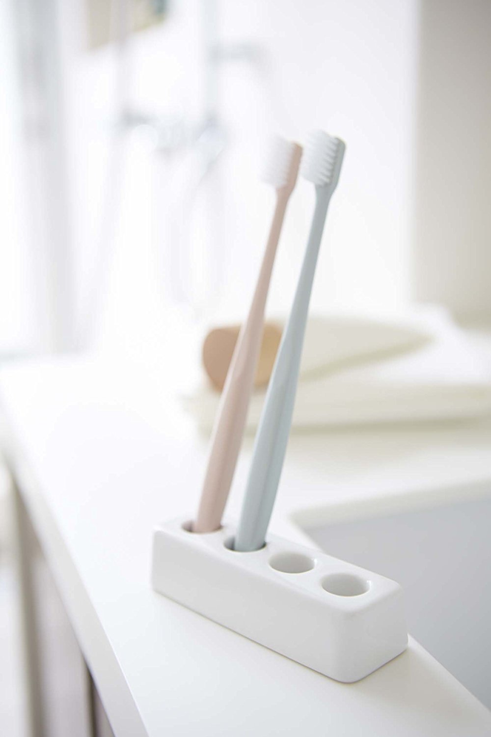 YAMAZAKI home 2612 Yamazaki Home Toothbrush Stand-Holder & Organizer for Bathroom, One Size, White