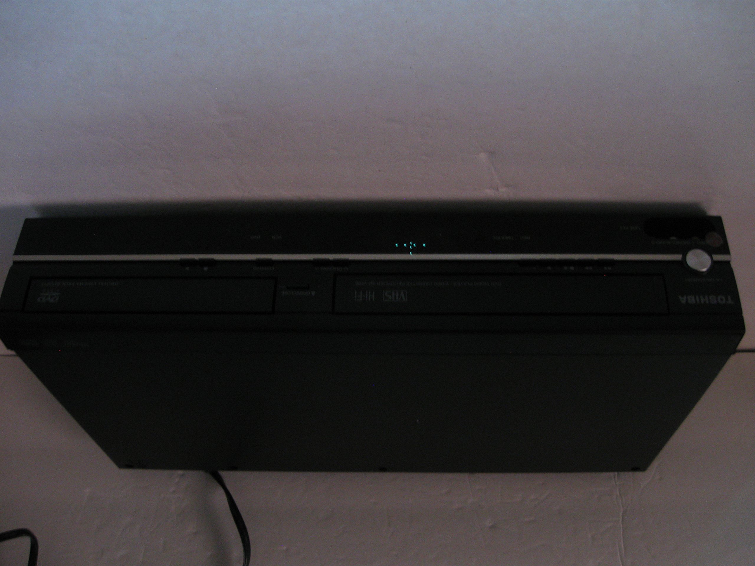 Toshiba SD-V296 DVD Player/VCR Combo, Progressive Scan Dolby Digital Remote Control, Black