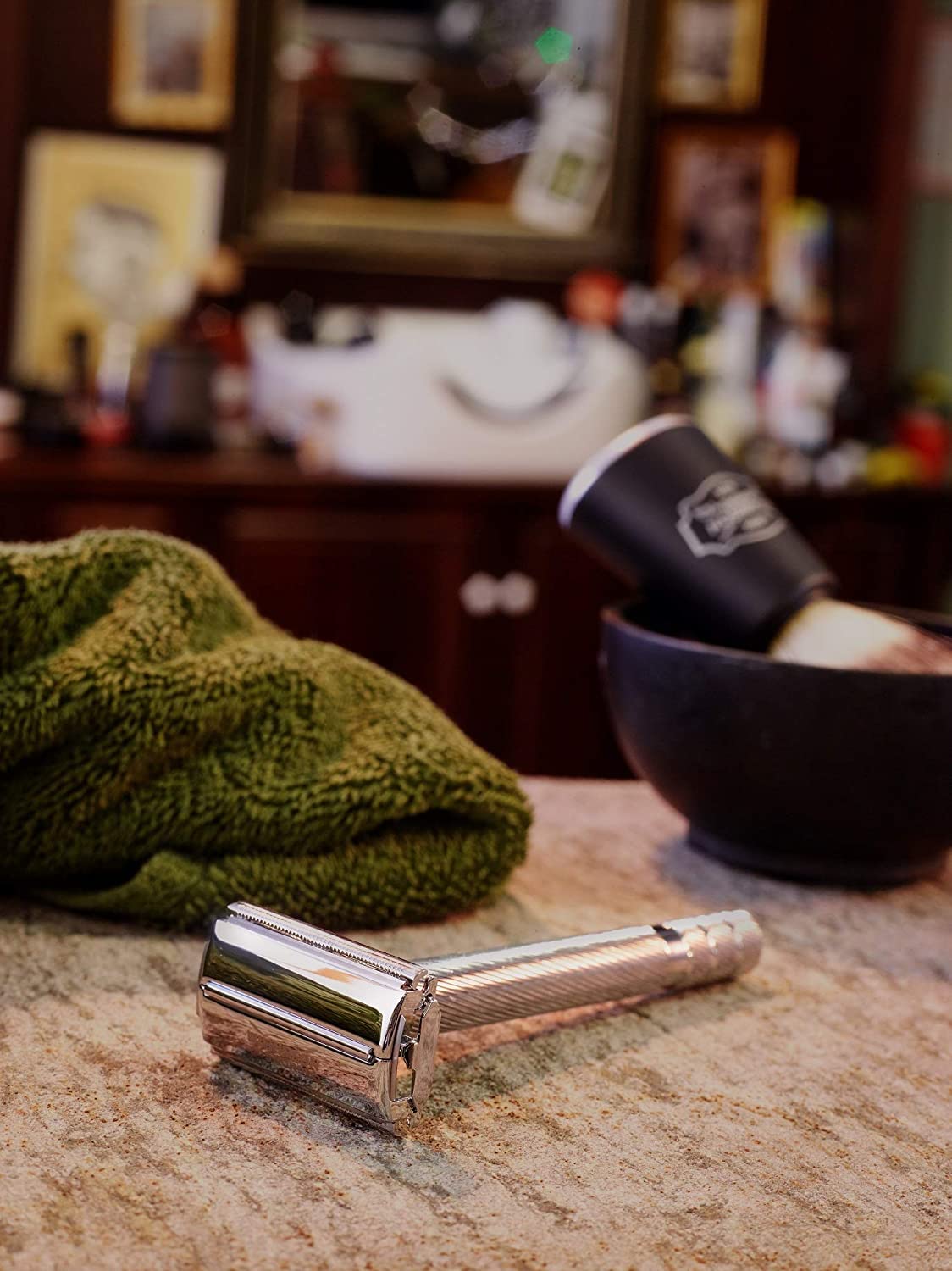 Wilkinson Sword Classic Double Edge Premium Men’s Metal Safety Razor with x5 Refill Blades
