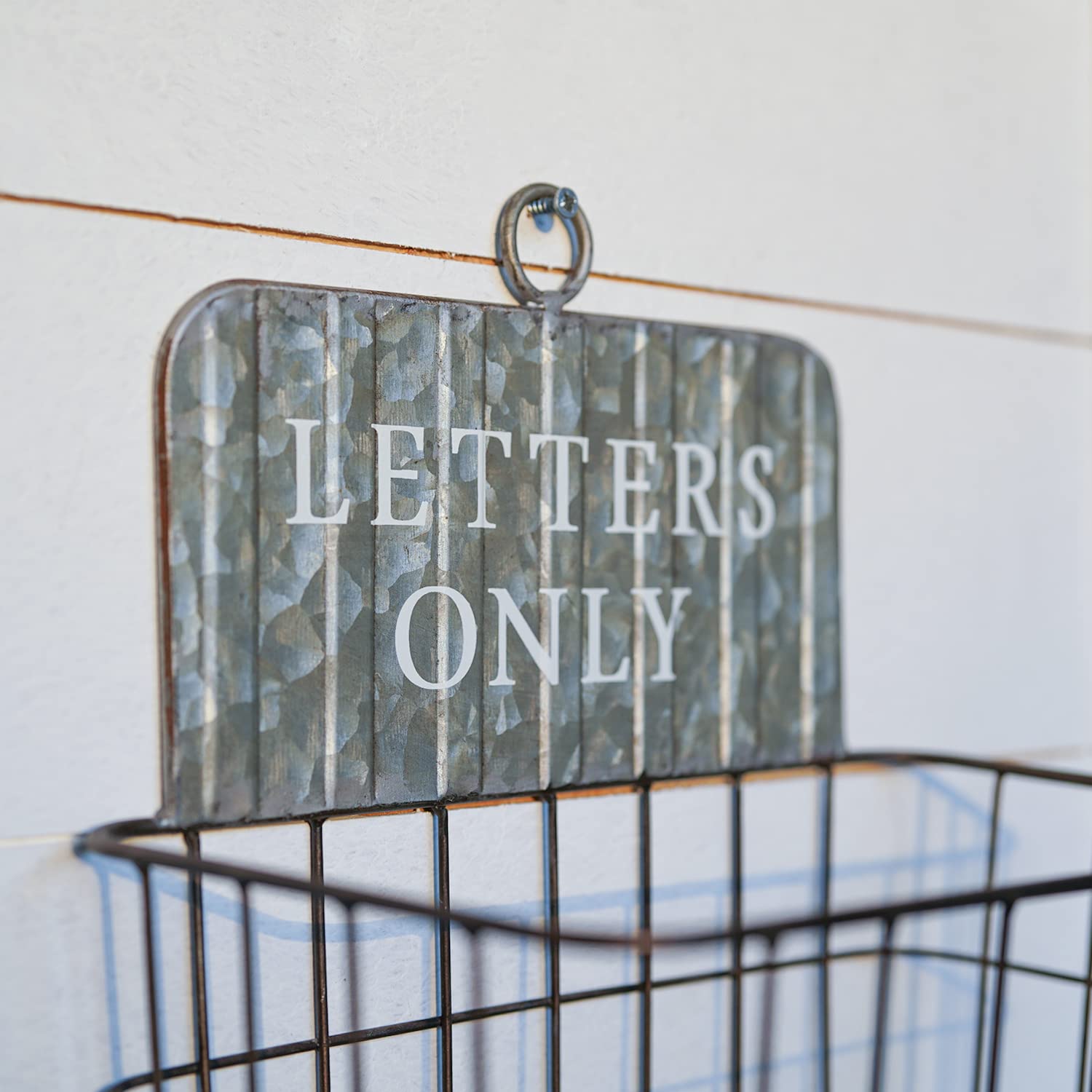 SOFFEE DESIGN Wall Mount Metal Mail Holder Basket Mail Organizer for Storage Postcard, Mail, Newspaper, Letter, Bill, Magazine, Home Office Wall Decor Hanging Letter Basket Mailbox
