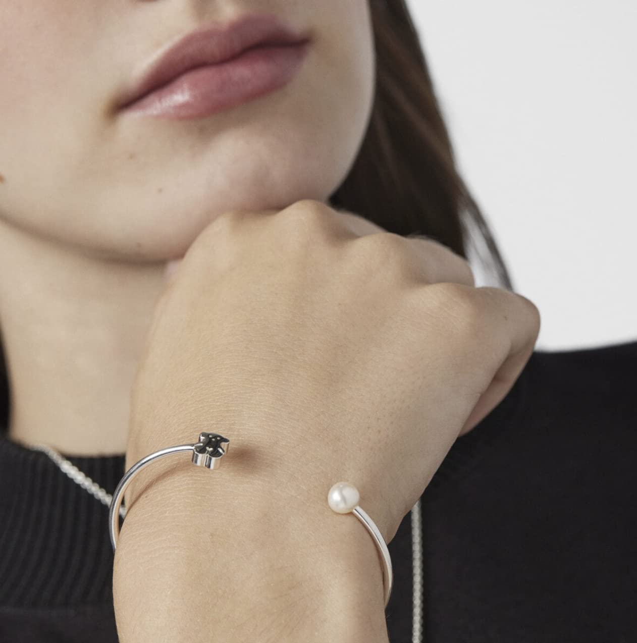 TOUS Sterling Silver Bangle for Women with Pearl & Bear Motif, Pearl Size 0.65 cm. Sweet Dolls Collection