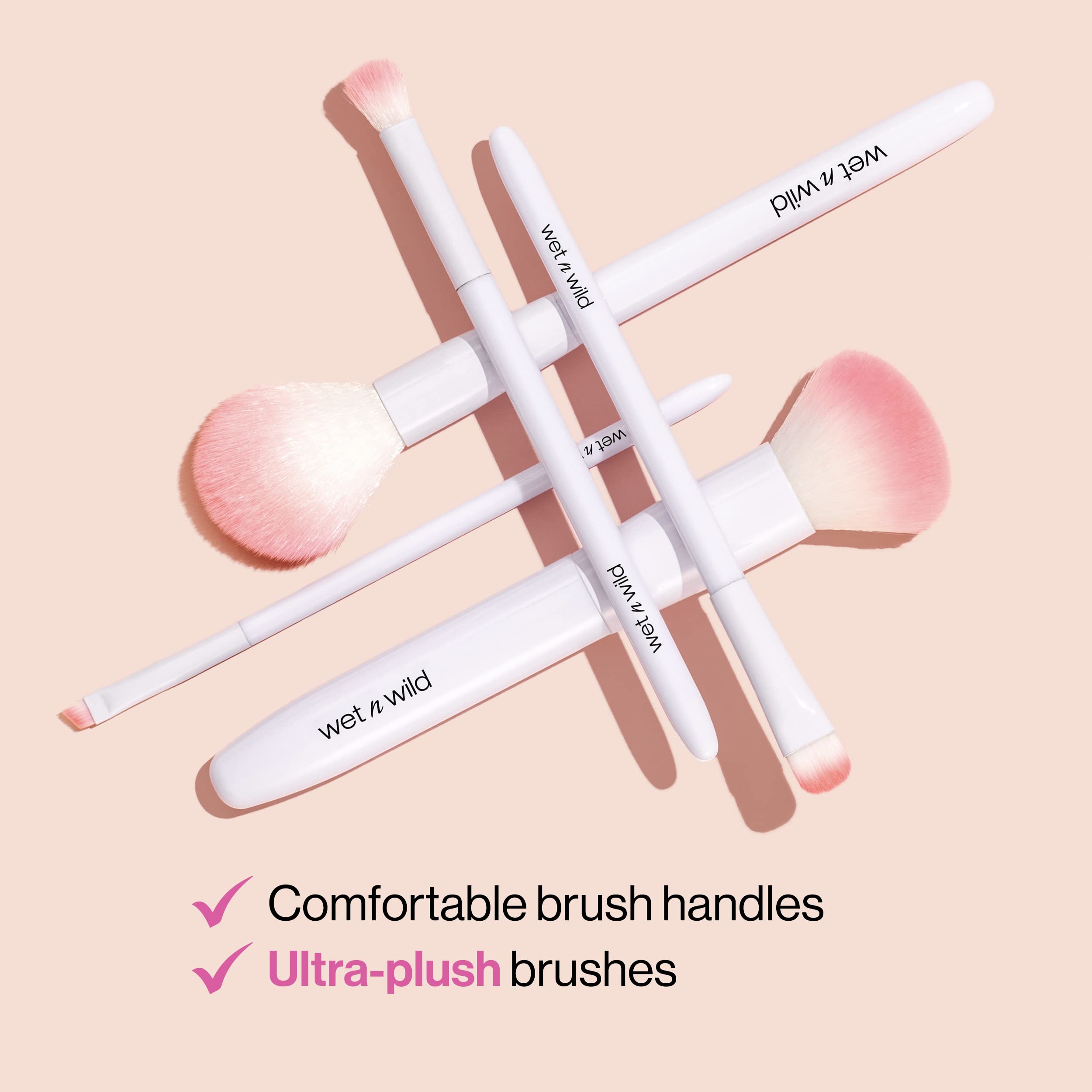 wet n wild Powder Brush, Ultra-Plush Synthetic Bristles for Flawless Application, Soft Touch, Ergonomic Handle for Comfortable Precision Control