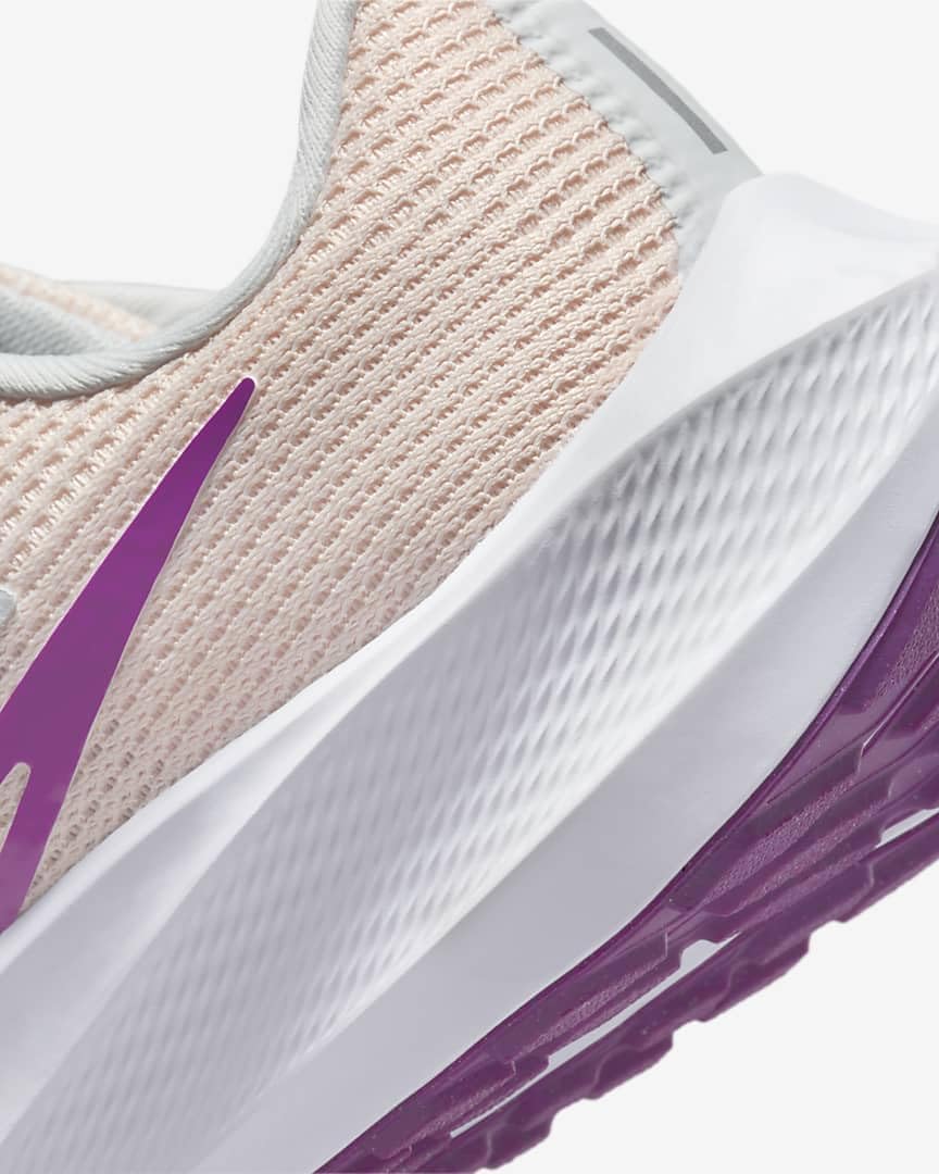 Women's AIR Zoom Pegasus 40 - Size 6.5 Wide US - Guava Ice/Vivid Purple