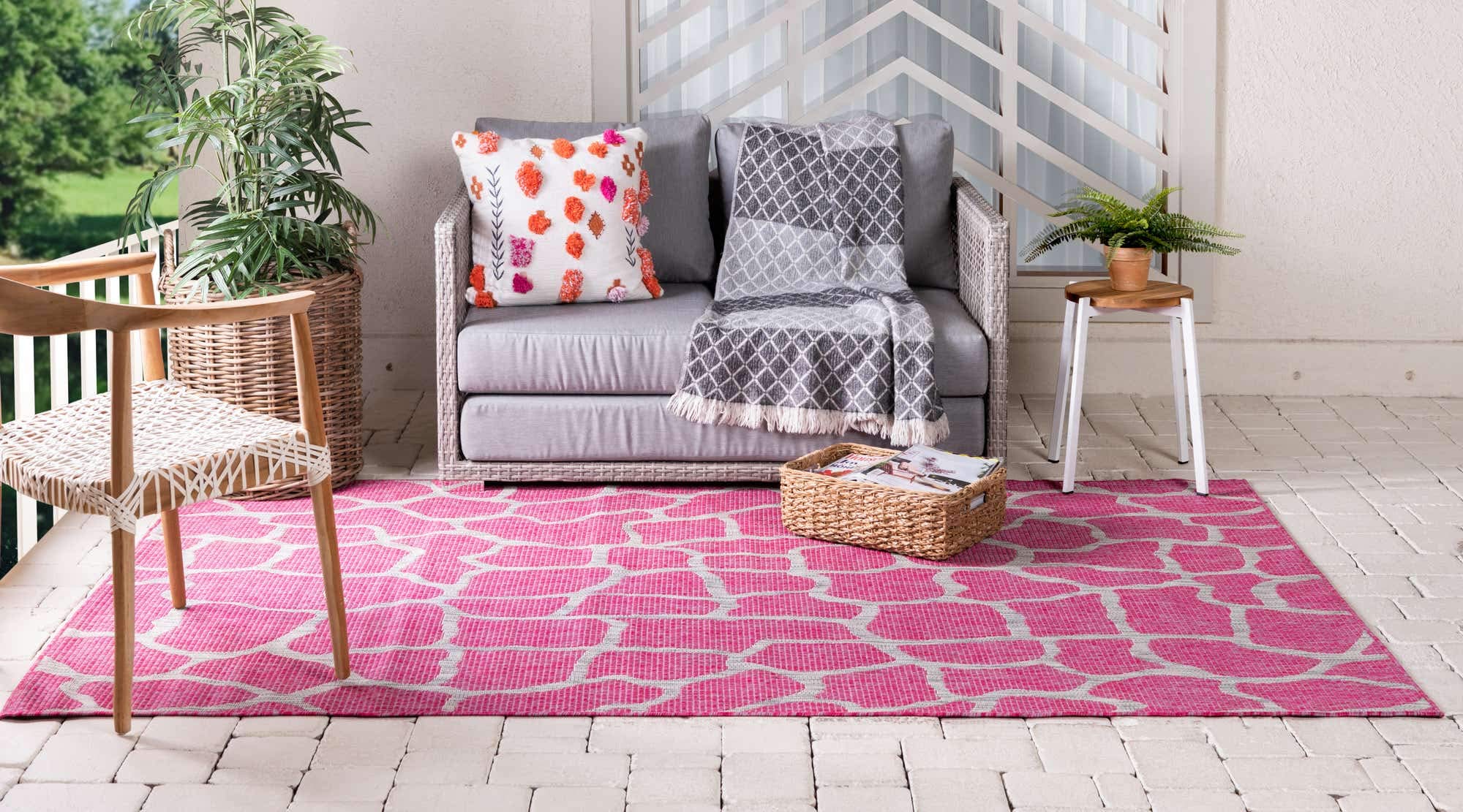 Unique Loom Outdoor Safari Collection Area Rug - Giraffe (8' x 11' 4" Rectangle, Magenta/ Ivory)