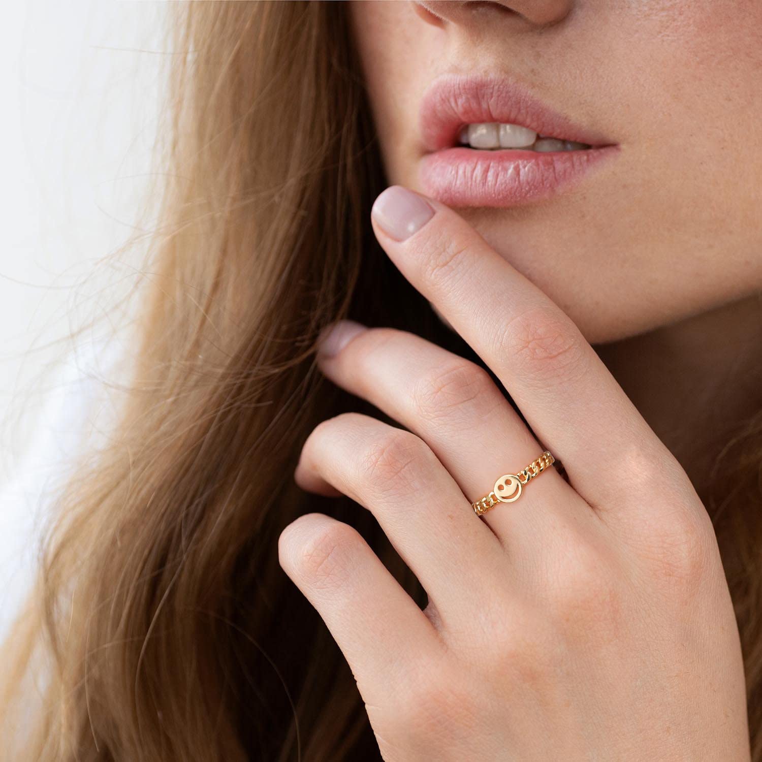 YeGieonr Women Good Luck Smiley Face Ring Happy Face Stackable Ring with Cute Chain Link Band | Yellow Gold, SIZE 7