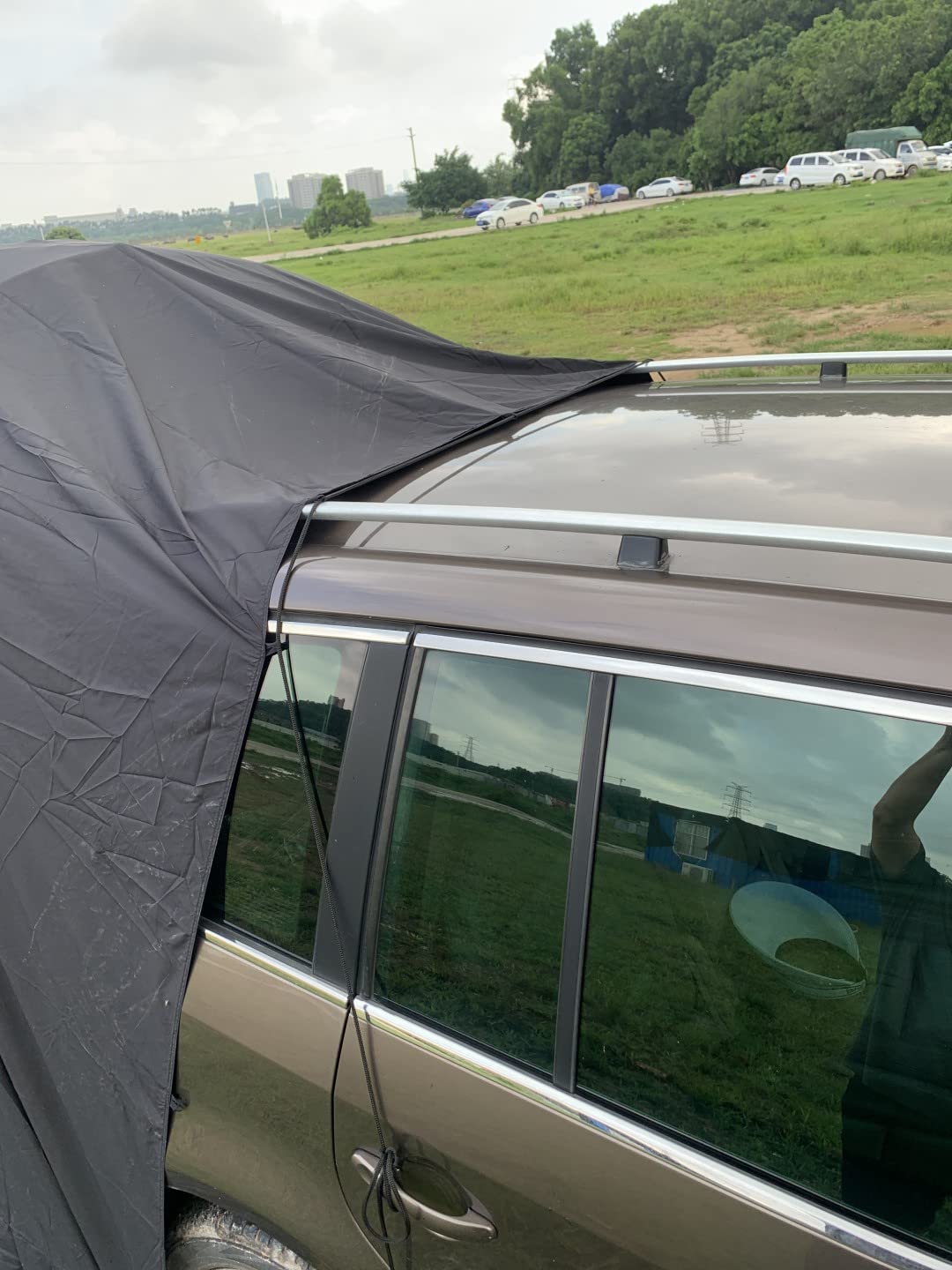 SUV Tailgate Tent Sleep in Car Lightweight Portable Water-Repellent Black as Privacy Room for Shower Toilet Sleeping Changing Clothes Screen Mesh and 6pcs Tent Pegs H-W-D: 7.5ft-4.9ft-4.9ft