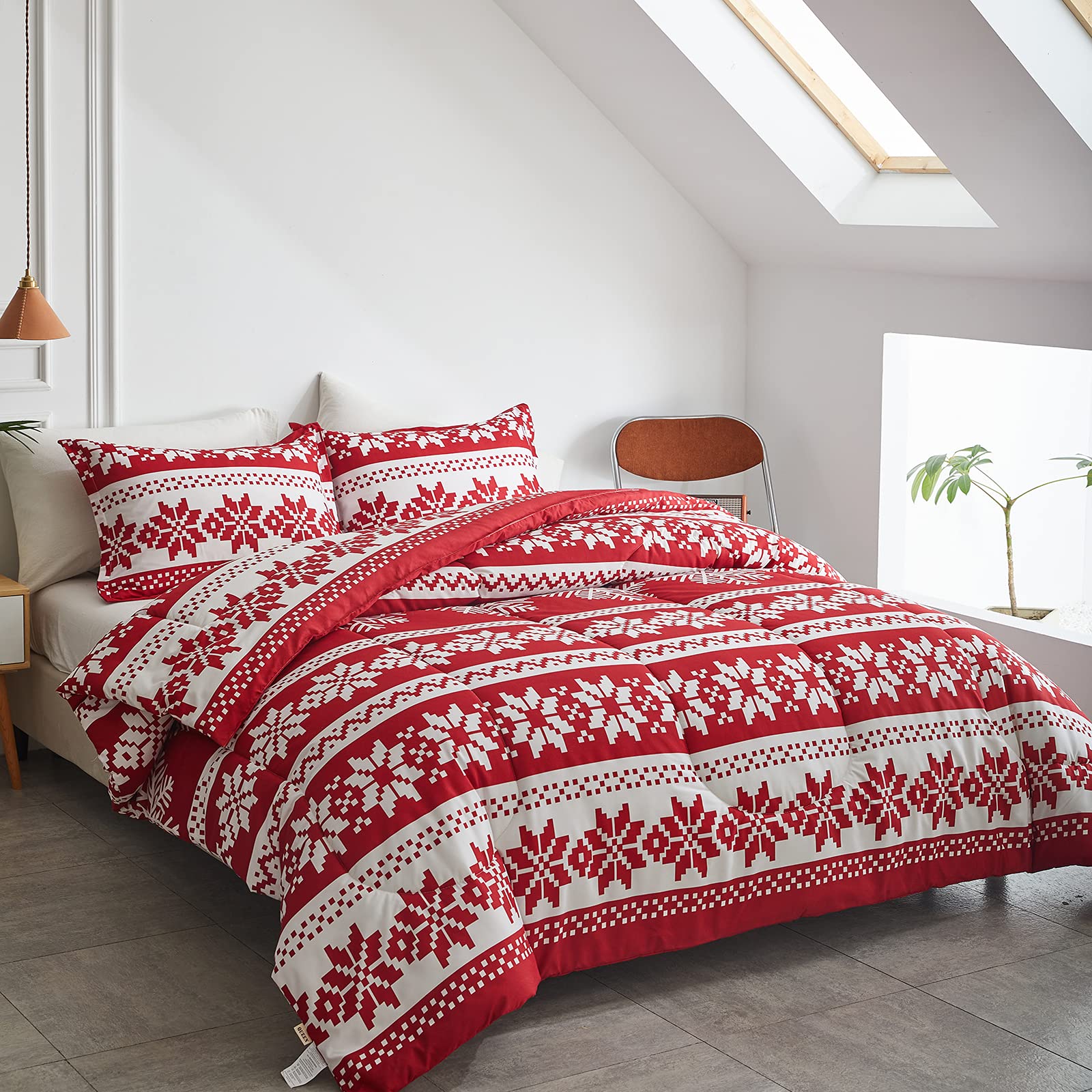 UOZZI BEDDING Christmas Red Comforter Set Queen Size with Red White Snowflake Holiday Style Reversible Down Alternative 800 TC Duvet for New Year Gift Choice with 2 Pillow Shams