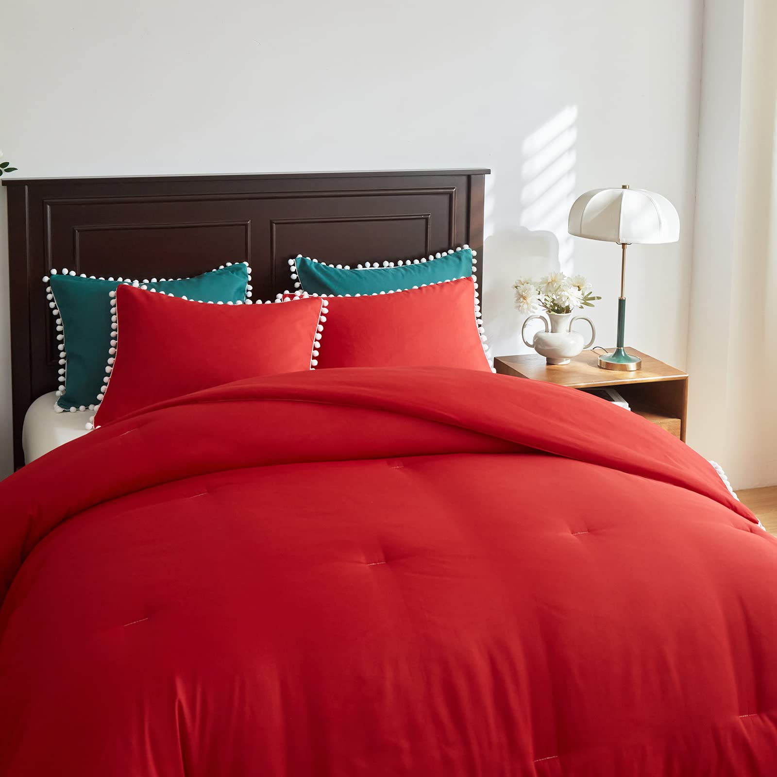 UOZZI BEDDING Christmas Comforter Set King Size 3 Pieces Pom Pom Fringe Red Boho Bohemian Farmhouse Microfiber Soft and Lightweight Holiday Bedding Comforter Set with White Pompom for New Year