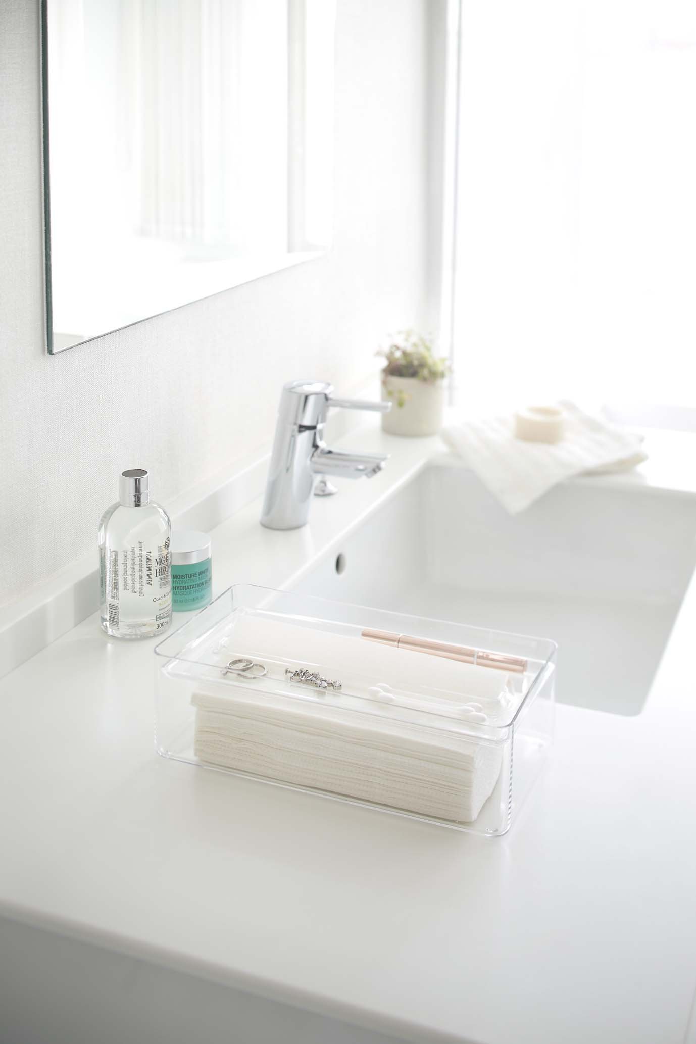YAMAZAKI home 2334 Tissue Box Holder-Dispenser and Organizer, One Size, Clear