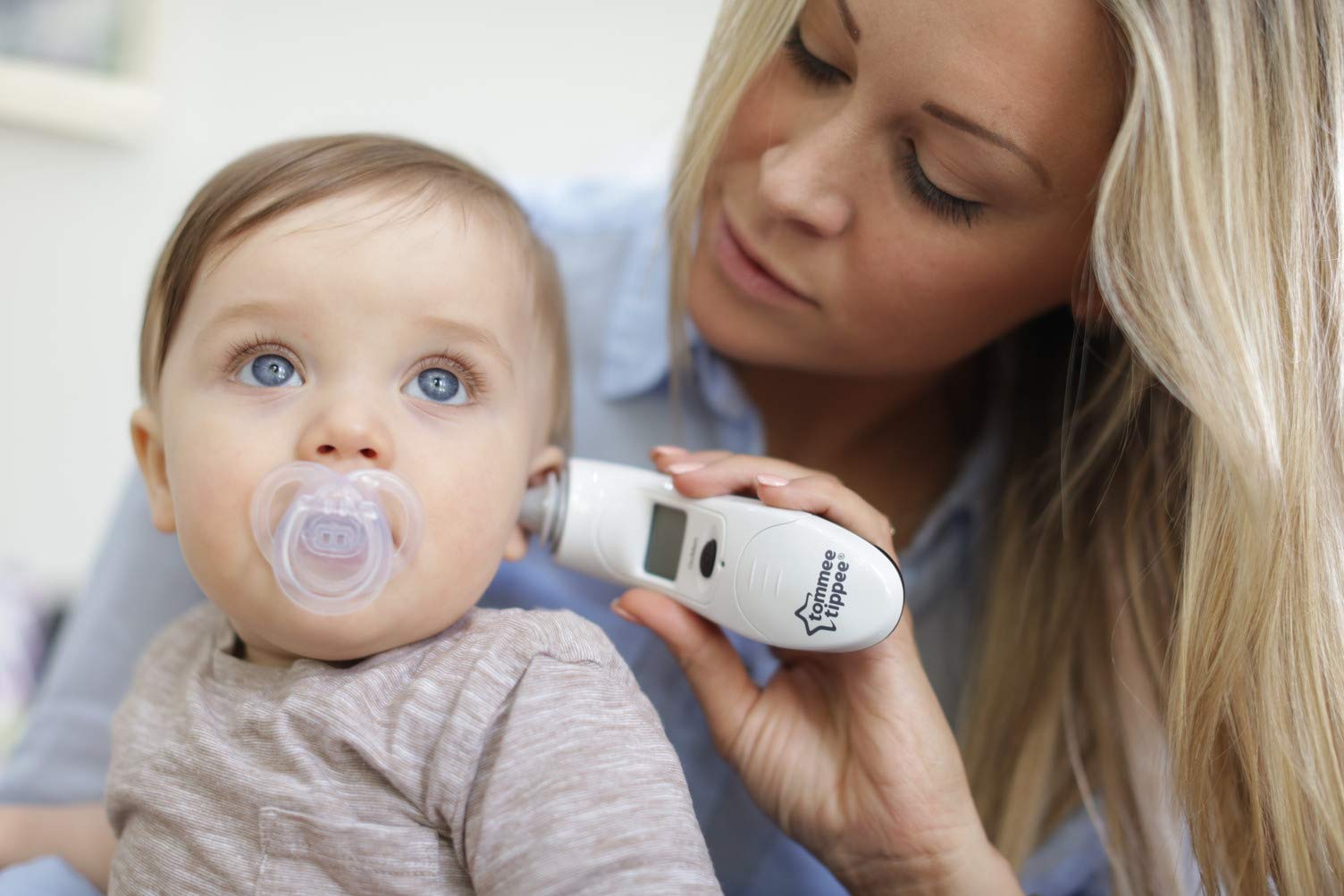 Tommee Tippee Closer to Nature Digital Ear Thermometer for Babies and Adults | 1 Second Results | Large LCD Display