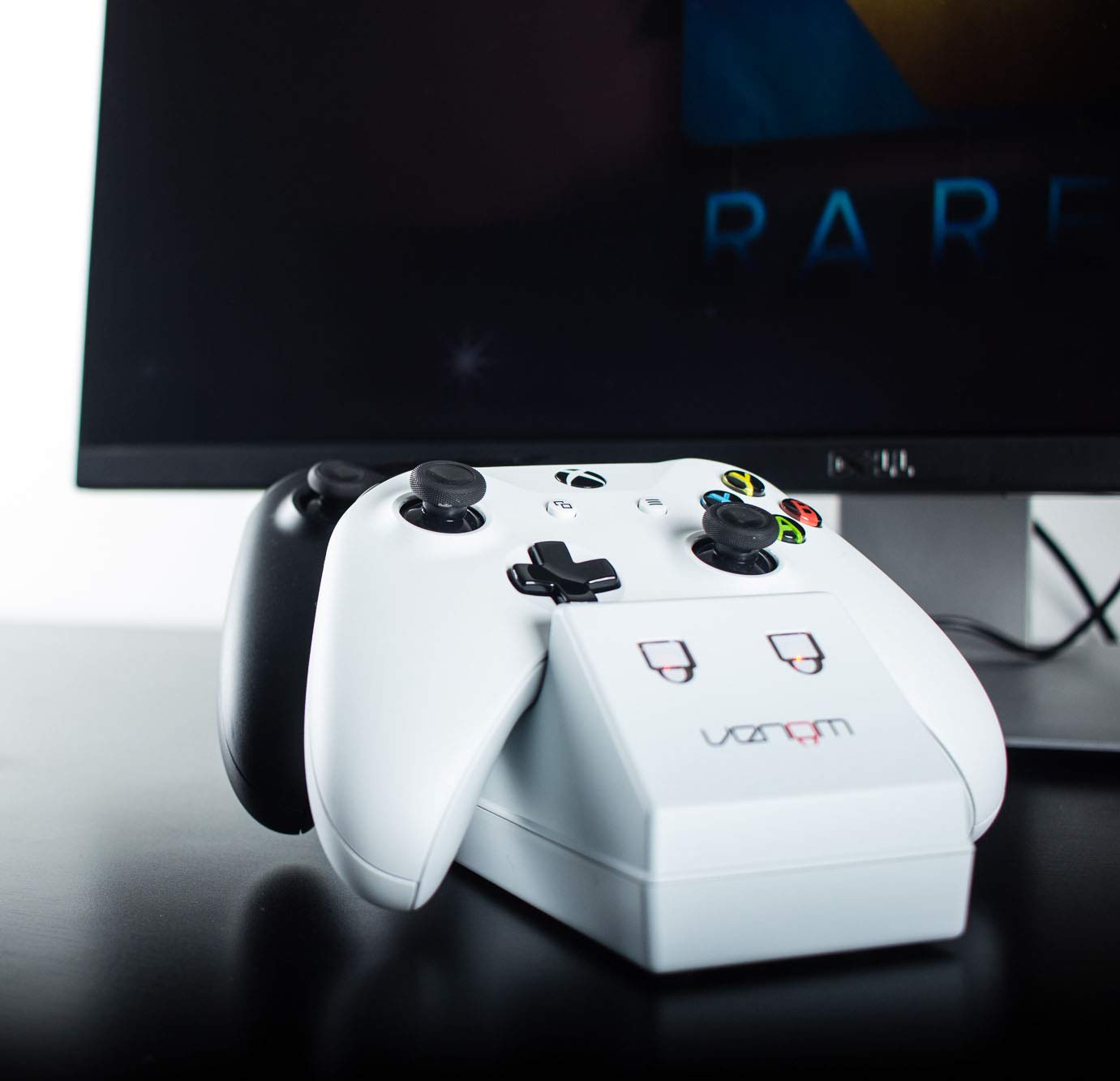 Venom Xbox One Twin Docking Station with 2 x Rechargeable Battery Packs: White Xbox One