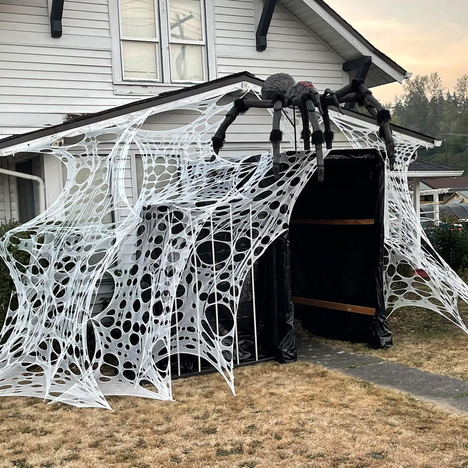 ZEWEI 660 sqft Spider Web Halloween Decorations Outdoor, Stretchy Beef Netting Halloween Spider Web, Cut-Your-Own Flexible Spider Webbing for Halloween Decor(6.6ft x 20ft)