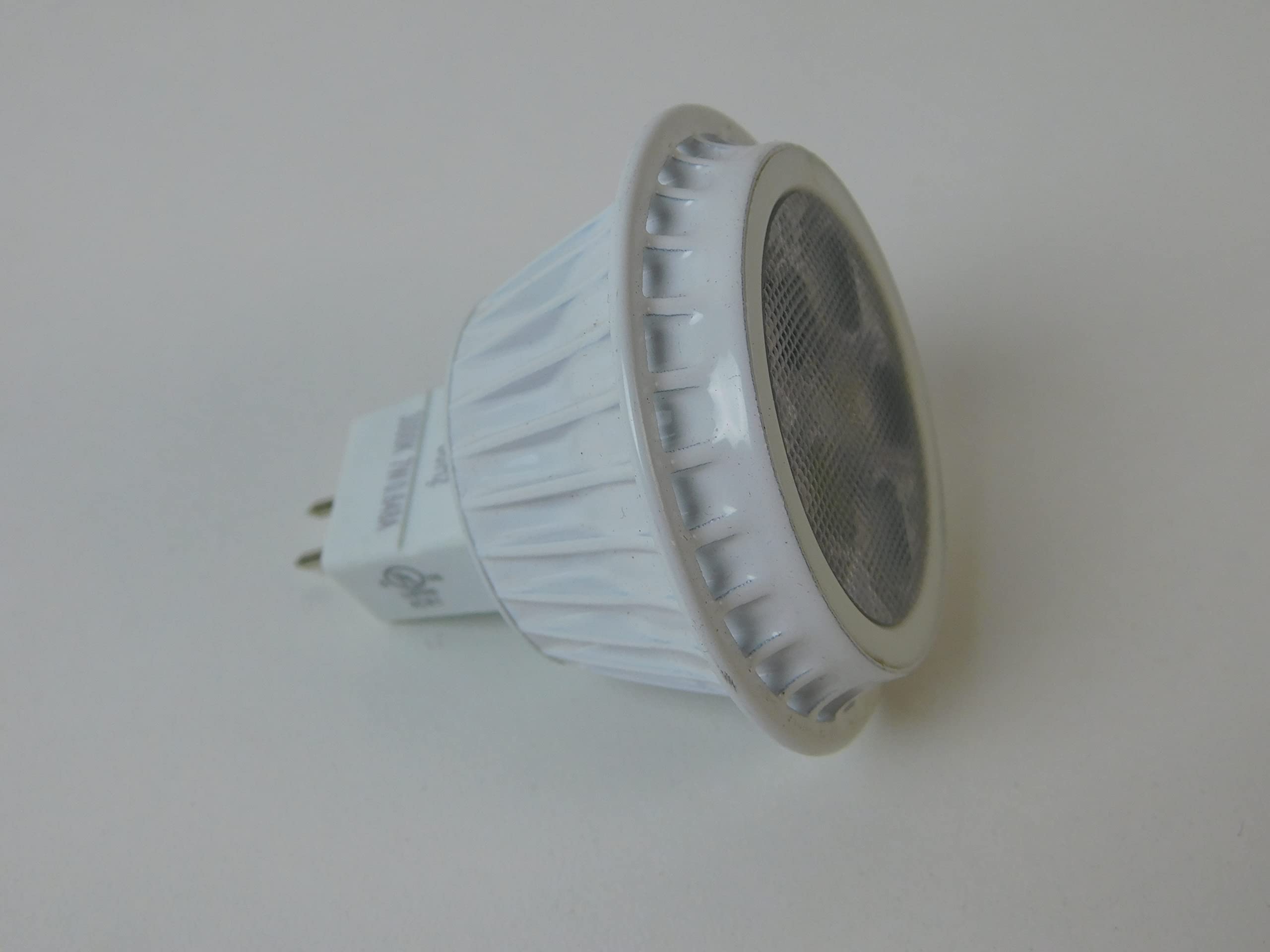 TCP LED712VMR16V30KFL MR16 LED Lamp 7 Watt 2-Pin GU5.3 Base 500 Lumens 82 CRI 3000K Halogen White Elite