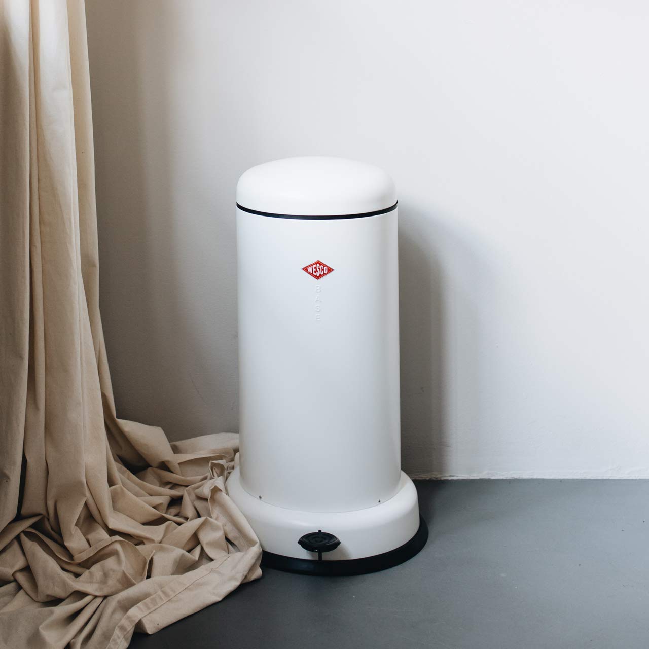 WESCO Baseboy Stainless Steel Waste Bin in Red with a Volume of 20 litres - with Foot Pedal 38 x 38 cm