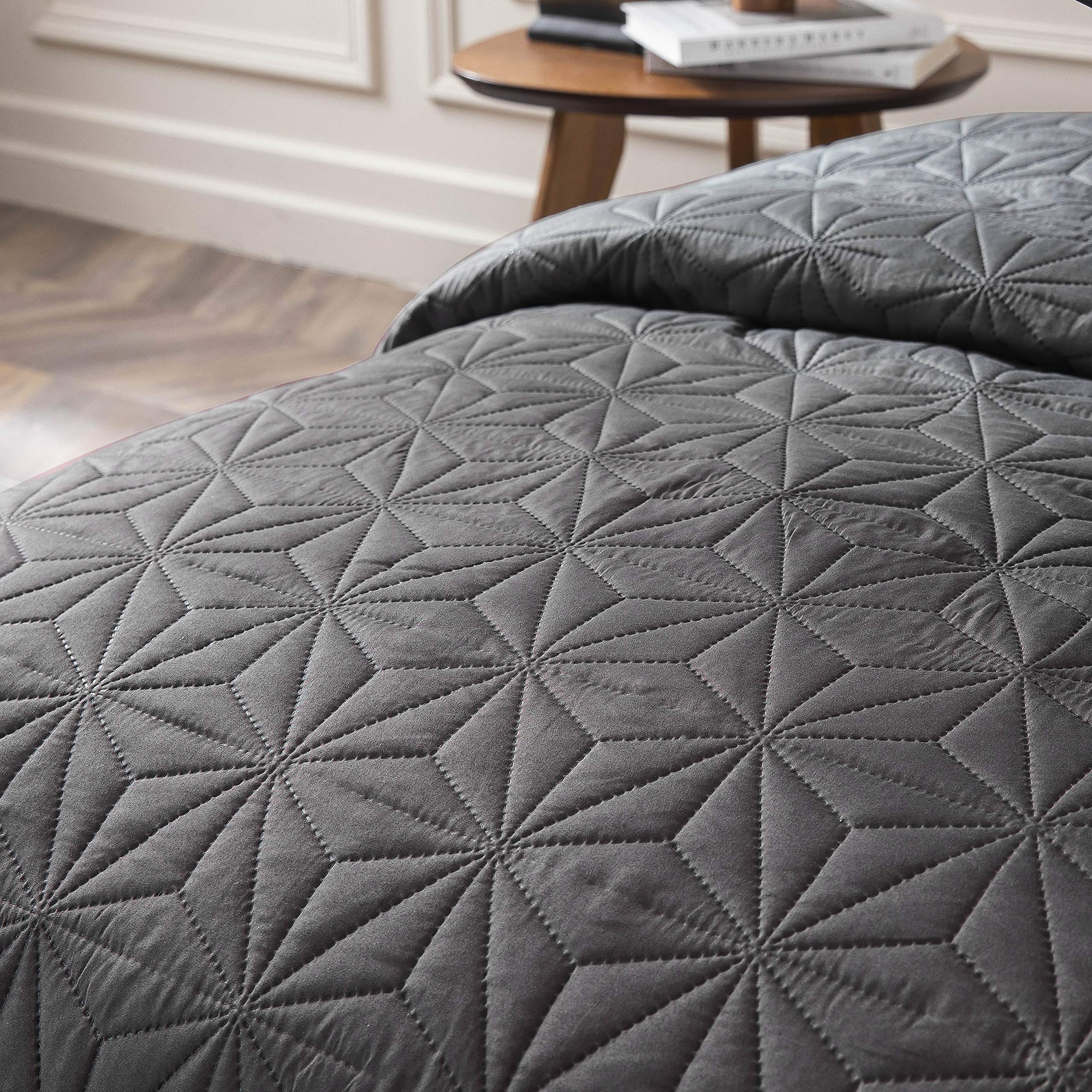 Whale Flotilla King Size Quilt Bedding set, Soft Grey King Quilts Bedspreads for ALL Seasons, Lightweight Geometric Star Pattern Coverlets - 3 Pieces(1 Quilt, 2 Pillow Shams)