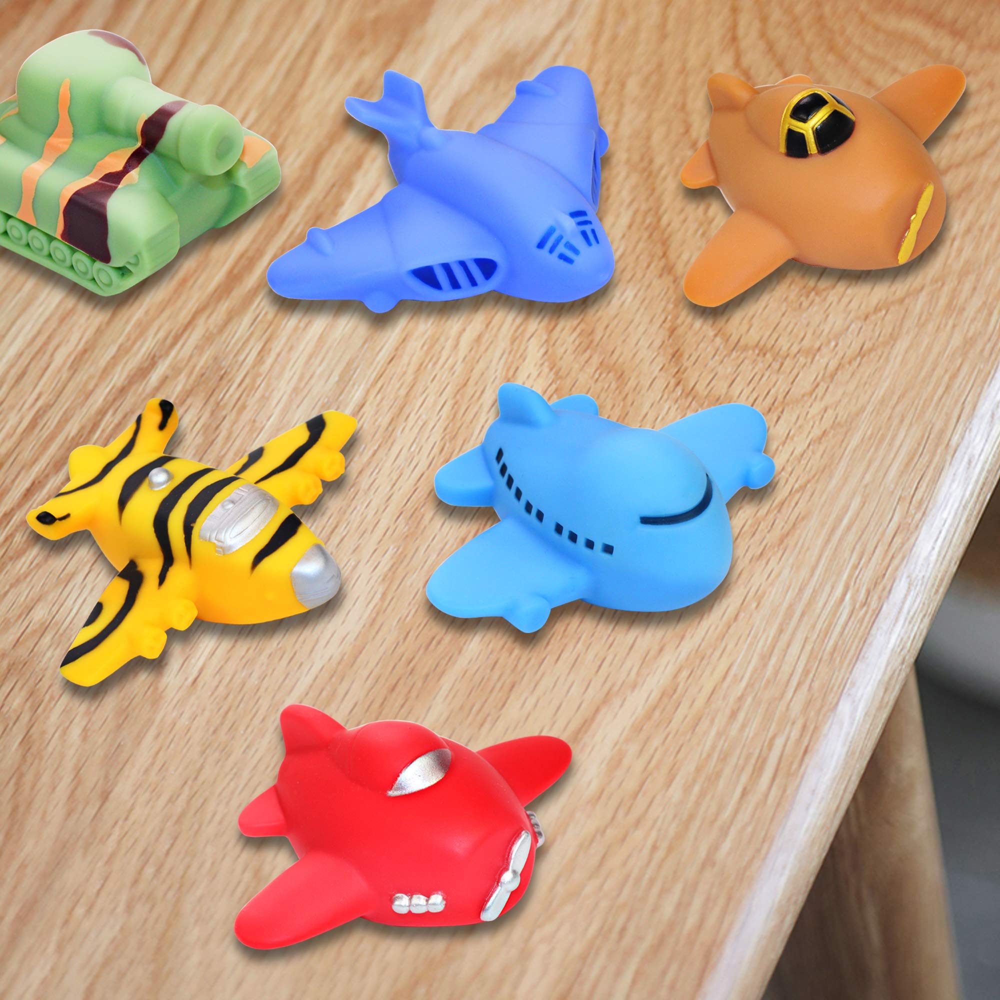 yoliyogo Floating Plane Toy with Auto Flashing Airplane and Tank Model Bath Floaties Play Set 6 pcs