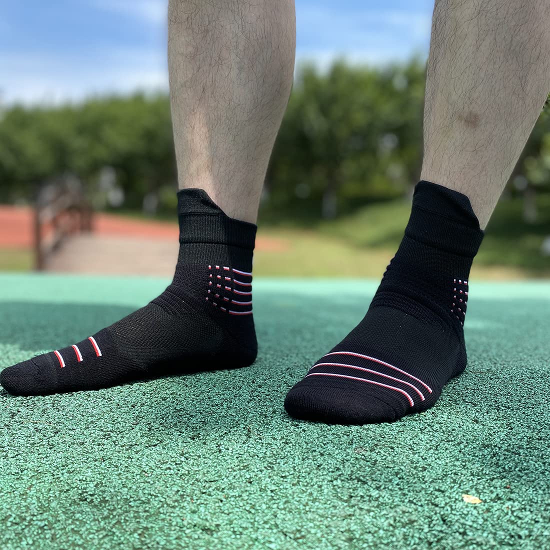 YWSLRC 3 Pairs Mens Athletic Socks Performance Thick Cushioned Basketball Training Compression Quarter Crew Socks