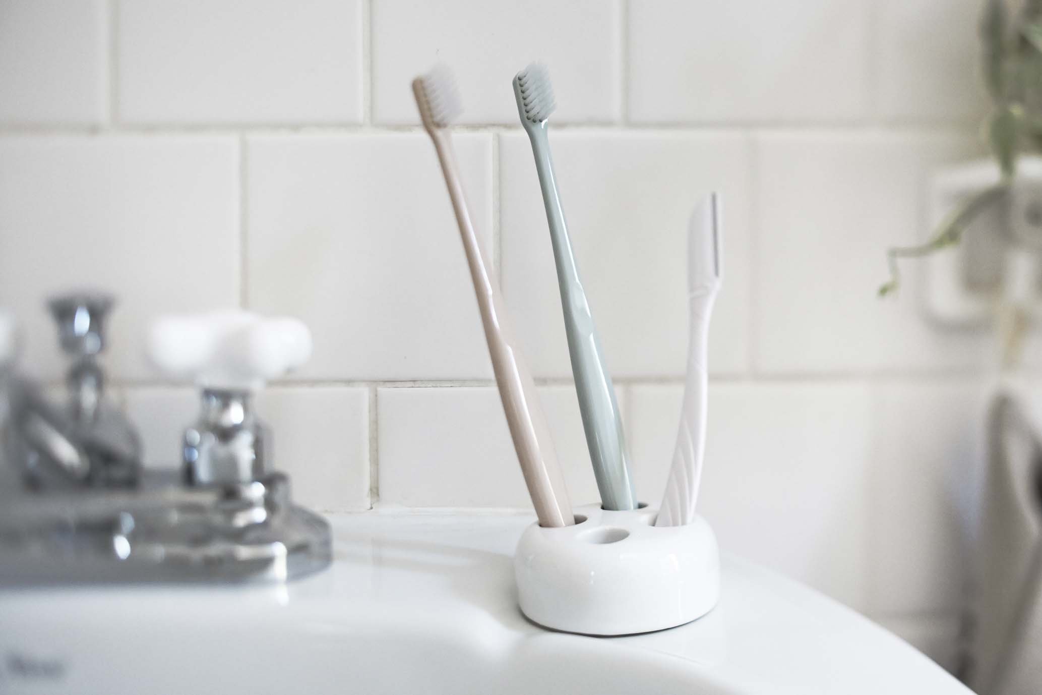 Yamazaki Plain Toothbrush Stand, White