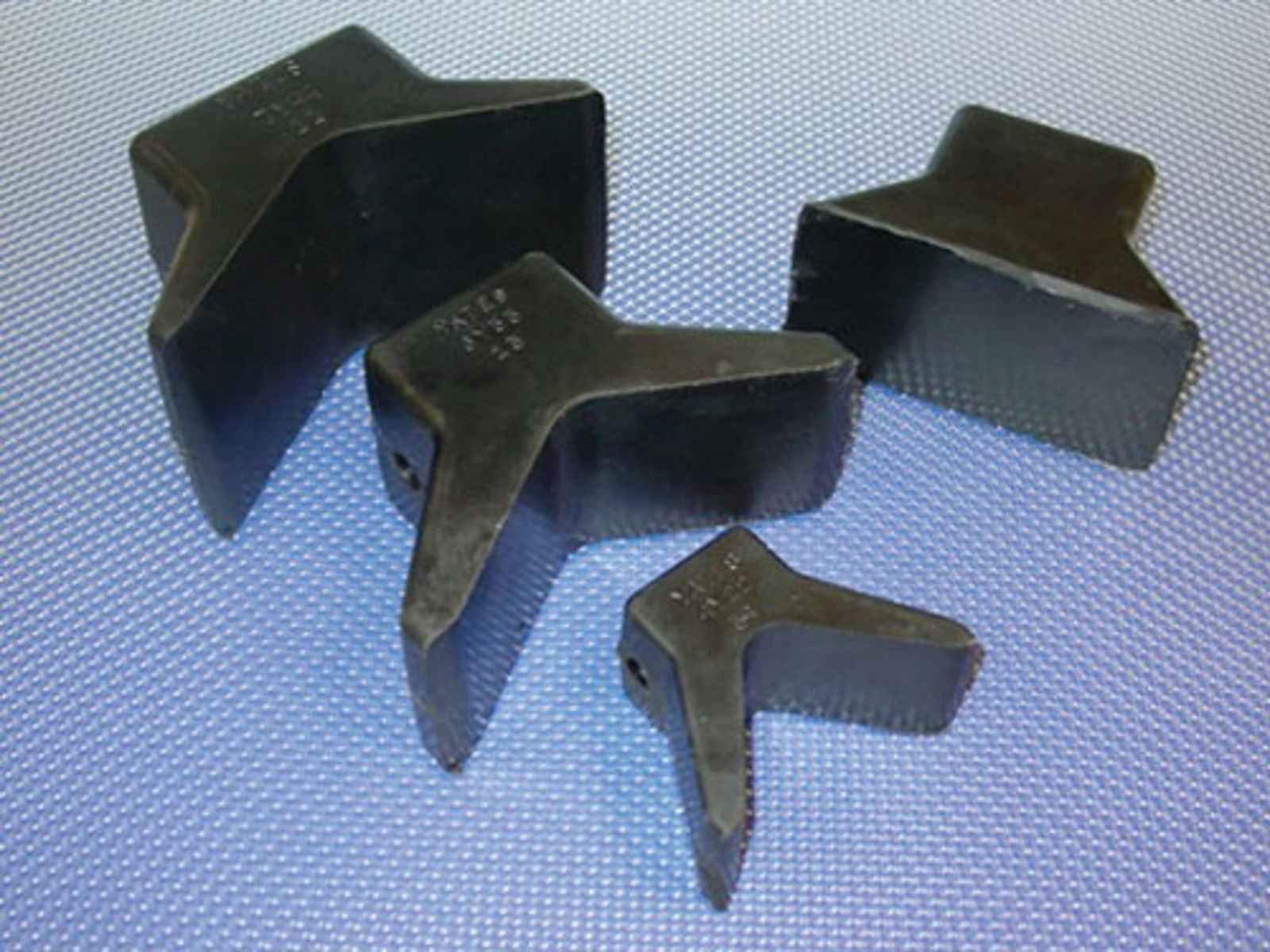 YATES RUBBER Bow Guard V Style 4" X 4" - 7Y44-4