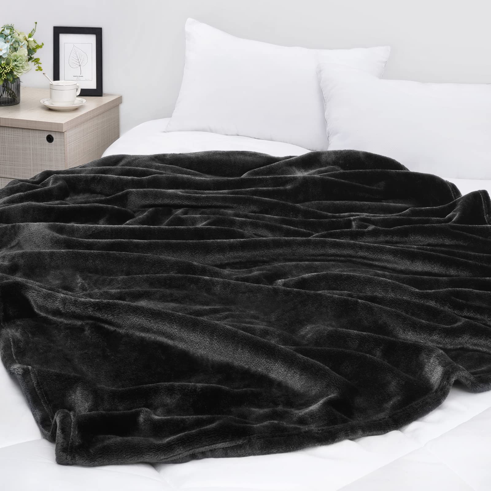 Yastouay Fleece Throw Blanket, Super Soft Lightweight Cozy Luxury Flannel Bed Blanket, Fluffy Plush Couch Blanket Throw for All Seasons (Black, 90x90 inches)