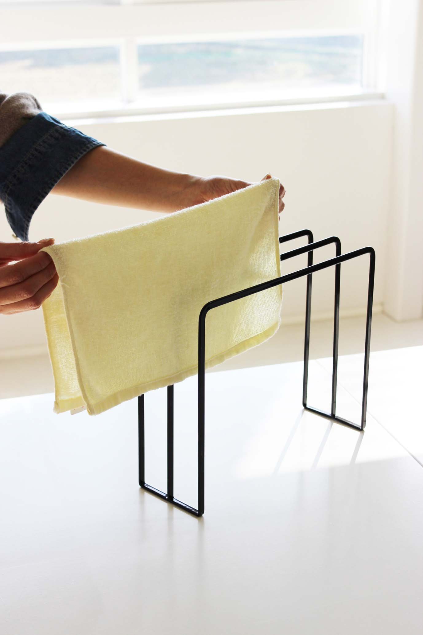 YAMAZAKI Dish Home Dishcloth Hanger | Steel | Towel Holder, One Size, Black