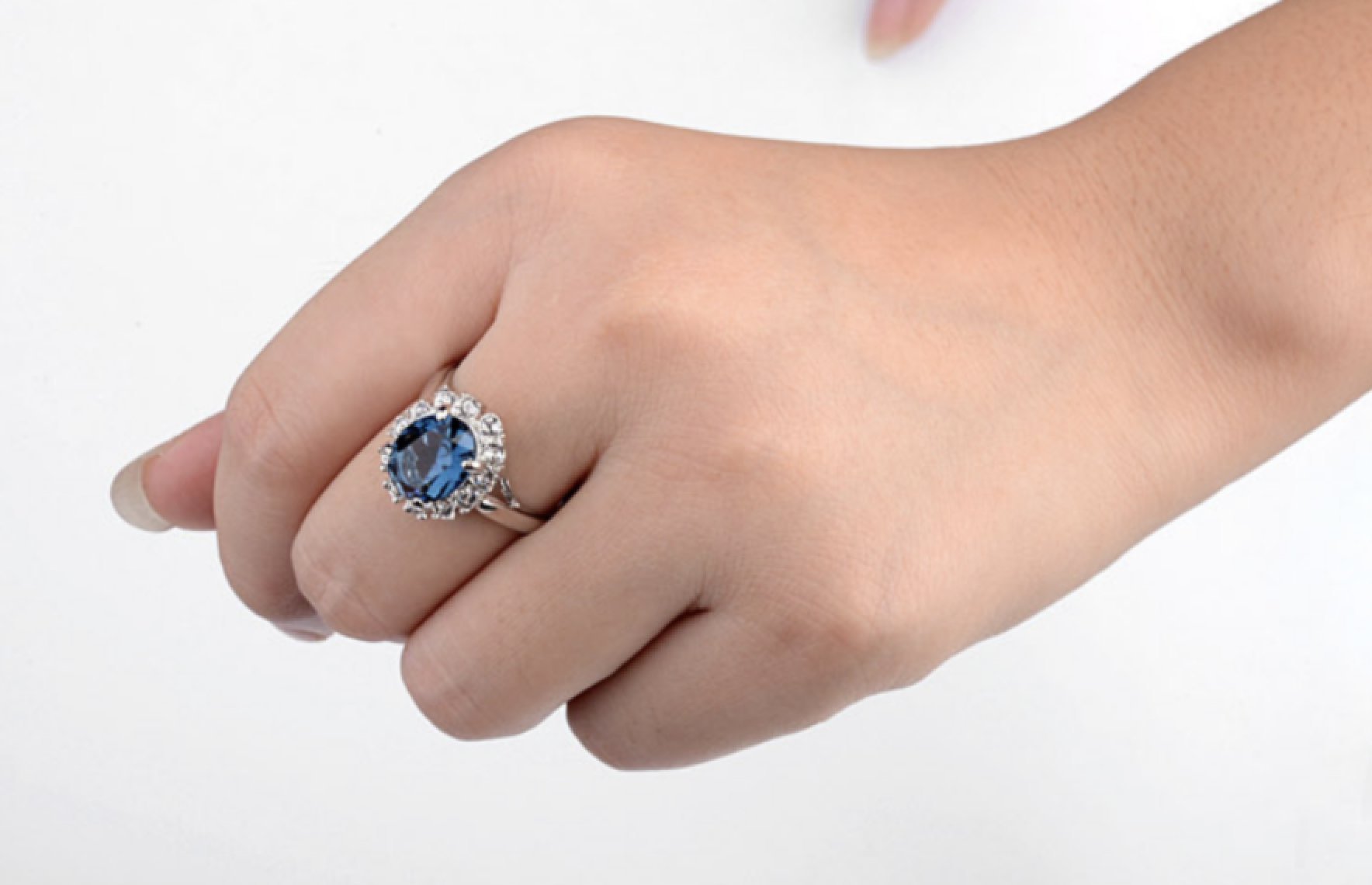 White Gold Plated Oval Shaped Ring with Sapphire Blue Swarovski element Crystal and Clear Round Shaped Cubic Zirconia Fashion Jewelry for Women (6.5)