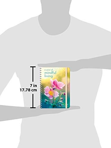A Year of Mindful Living 2021 On-the-Go Weekly Planner: 17-Month Calendar with Pocket (Aug 2020 - Dec 2021, 5" x 7" closed)