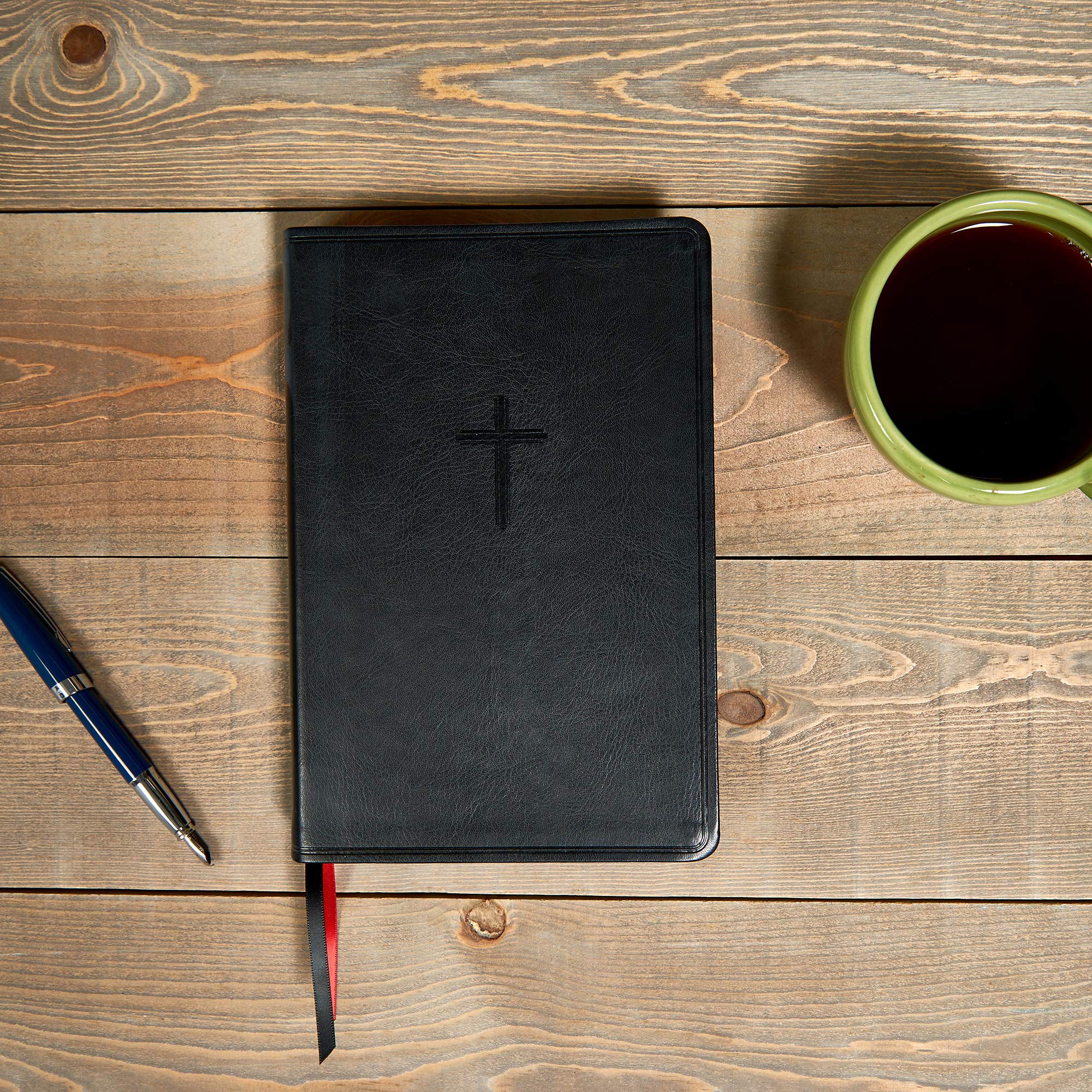 KJV Everyday Study Bible, Black LeatherTouch, Black Letter, Pure Cambridge Text, Study Notes and Comentary, Illustrations, Aricles, Charts, Easy-to-Carry, Easy-to-Read Bible MCM Type