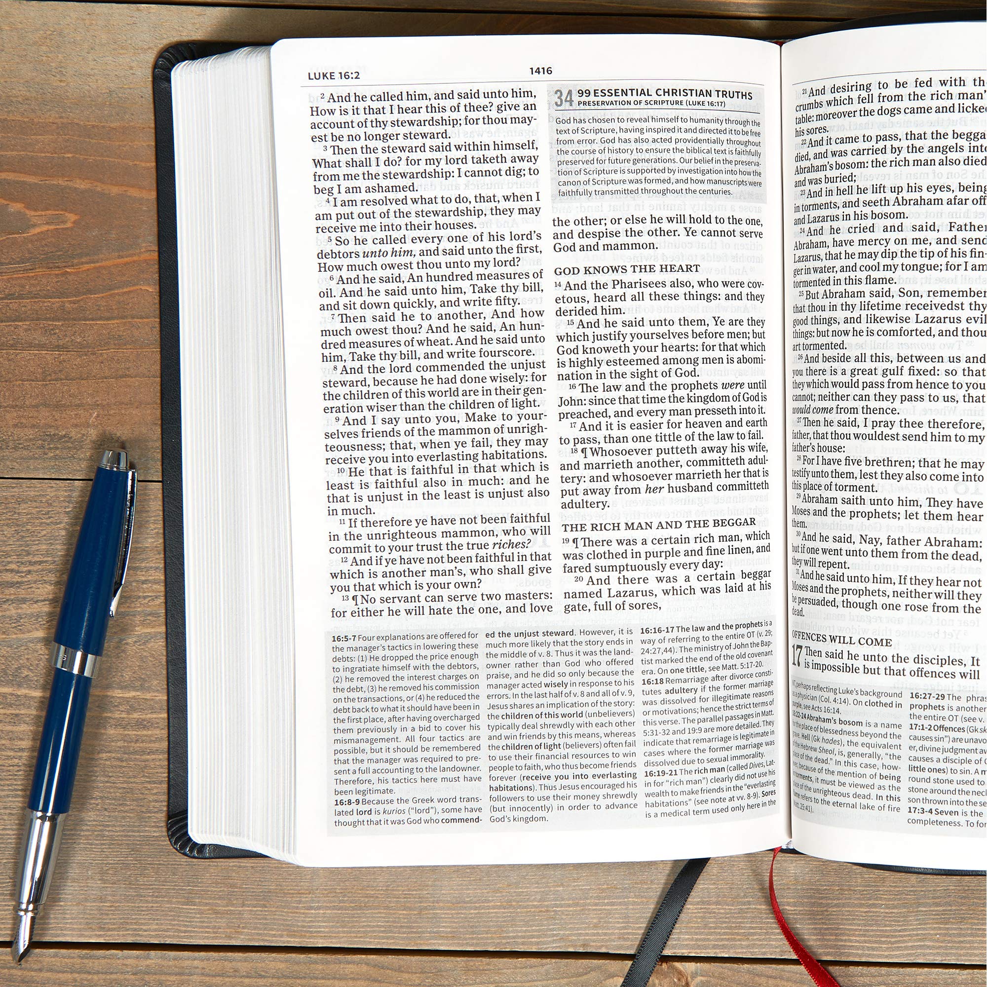 KJV Everyday Study Bible, Black LeatherTouch, Black Letter, Pure Cambridge Text, Study Notes and Comentary, Illustrations, Aricles, Charts, Easy-to-Carry, Easy-to-Read Bible MCM Type