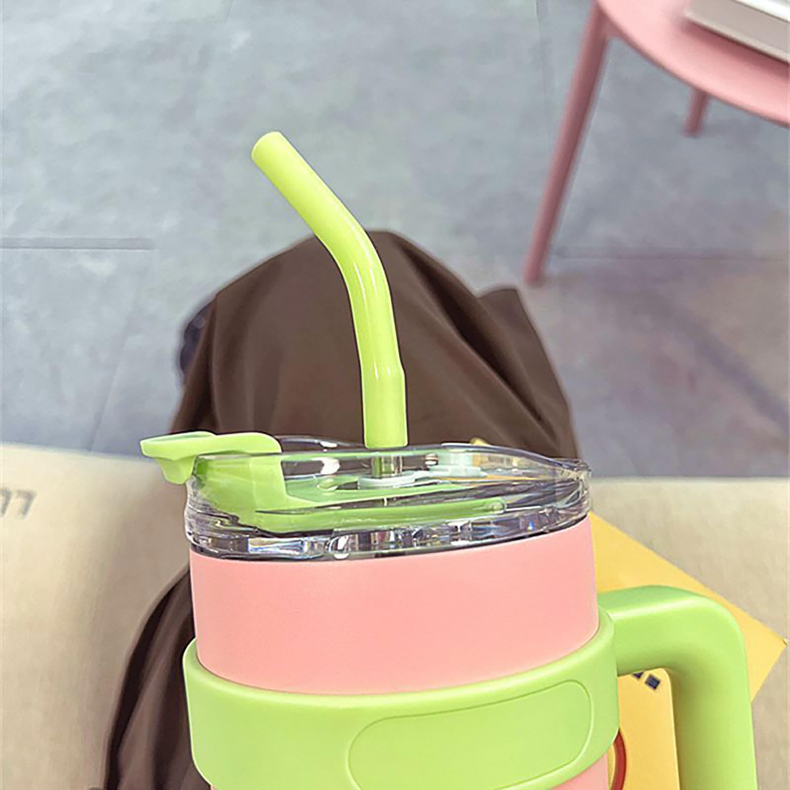 Taumy Large capacitly stainless steel drinking cup with handle and straw, Reusable, Easy to clean, Leak-proof andinsulated travel mug (Pink)