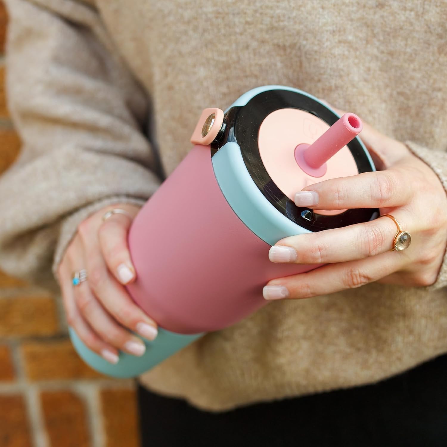 BrüMate Resa 25oz 100% Leakproof Travel Tumbler with Handle & Straw | Flexible Soft Sip Straw | Silicone Sleeve for Durability | Stainless Steel | Cup Holder & Travel Friendly | (Citrus Daisy)